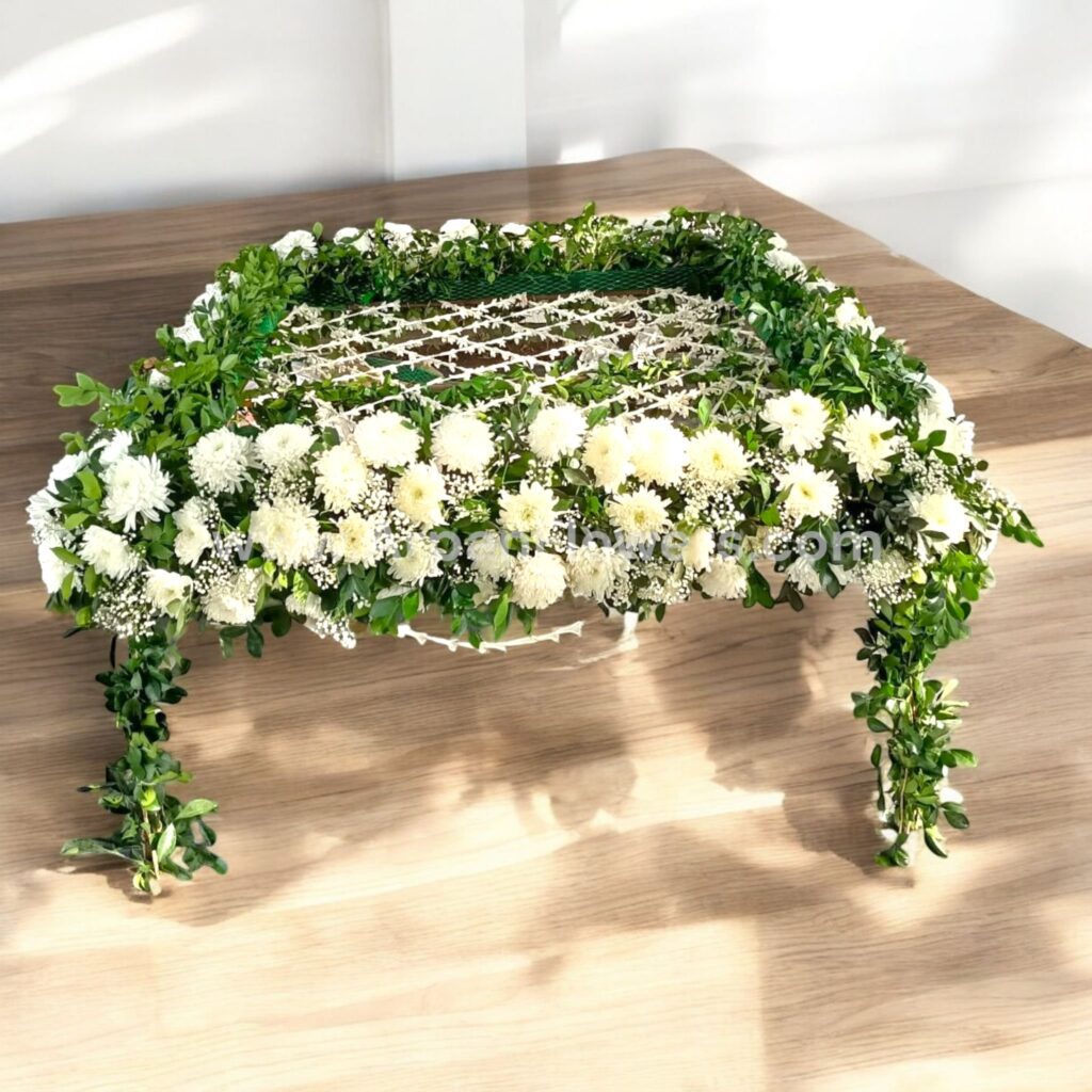 White Star With Baby's Breath Flower Chadar | Online Flowers Free ...